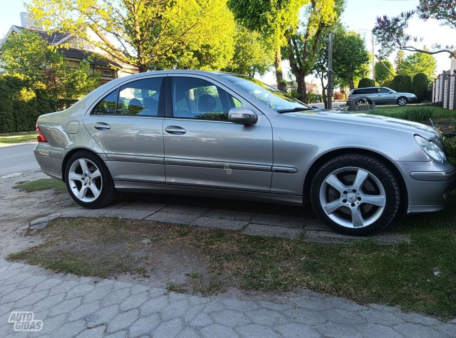 Grey Mercedes-Benz c-320 2005 in Siauliai, with an engine capacity of 3.00 L and mileage of 304 thousand km for 3700 €, photo 5 on AUTOMOTO.COM.LV