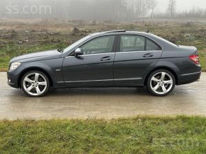 Pelēks Mercedes-Benz c-320 2007 Rīga, ar dzinēja tilpumu 3.00 L un nobraukumu 241 tūkst. km par 5499 €, foto 3 vietnē AUTOMOTO.COM.LV