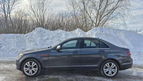 Grey Mercedes-Benz c-320 2007 in Klaipeda, with an engine capacity of 2.99 L and mileage of 335 thousand km for 3599 €, photo 5 on AUTOMOTO.COM.LV