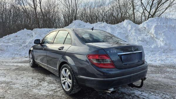 Grey Mercedes-Benz c-320 2007 in Klaipeda, with an engine capacity of 2.99 L and mileage of 335 thousand km for 3599 €, photo 7 on AUTOMOTO.COM.LV