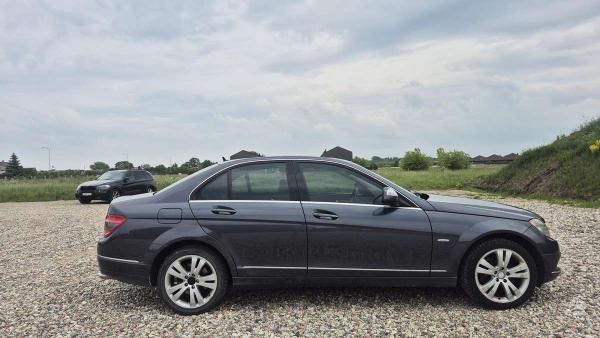 Grey Mercedes-Benz c-320 2007 in Klaipeda, with an engine capacity of 2.99 L and mileage of 328 thousand km for 2450 €, photo 6 on AUTOMOTO.COM.LV
