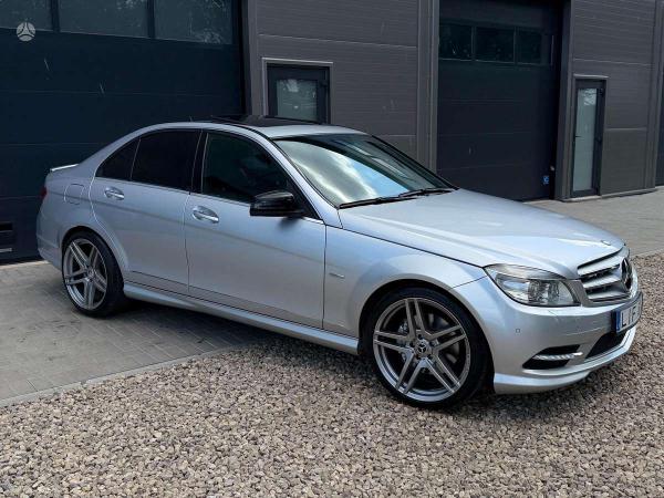 Grey Mercedes-Benz c-320 2007 in Kaunas, with an engine capacity of 3.00 L and mileage of 315 thousand km for 5450 €, photo 4 on AUTOMOTO.COM.LV