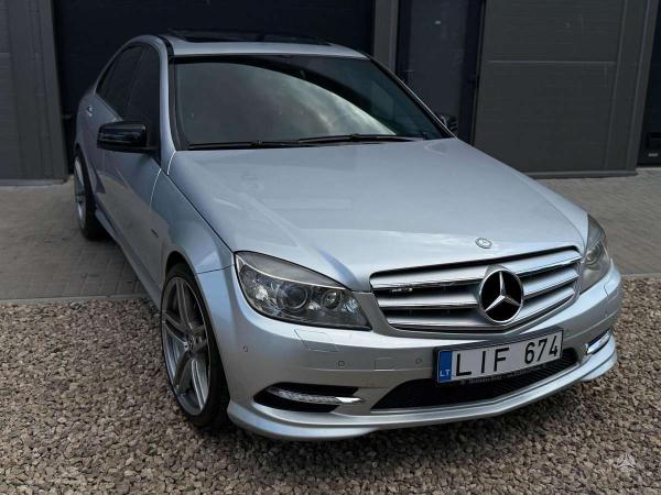 Grey Mercedes-Benz c-320 2007 in Kaunas, with an engine capacity of 3.00 L and mileage of 315 thousand km for 5450 €, photo 5 on AUTOMOTO.COM.LV