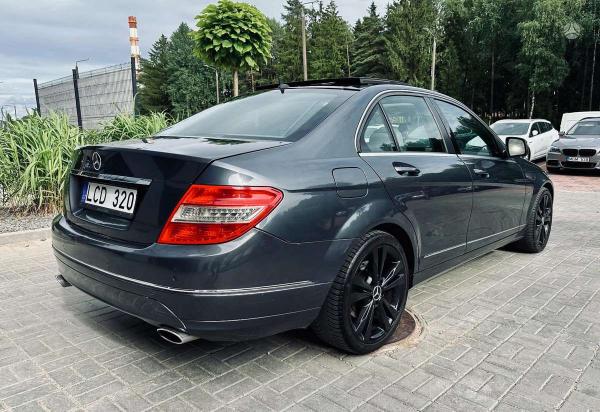 Pelēks Mercedes-Benz c-320 2007 Kauņa, ar dzinēja tilpumu 2.99 L un nobraukumu 378 tūkst. km par 4500 €, foto 5 vietnē AUTOMOTO.COM.LV