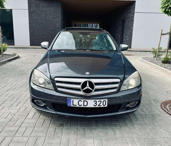 Pelēks Mercedes-Benz c-320 2007 Kauņa, ar dzinēja tilpumu 2.99 L un nobraukumu 378 tūkst. km par 4500 €, foto 7 vietnē AUTOMOTO.COM.LV
