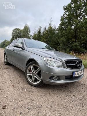 Серый Мерседес Ц 320 2007 в Каунас, объемом двигателя 3.00 л и пробегом 413 тыс. км за 2700 €, фото 1 на AUTOMOTO.COM.LV
