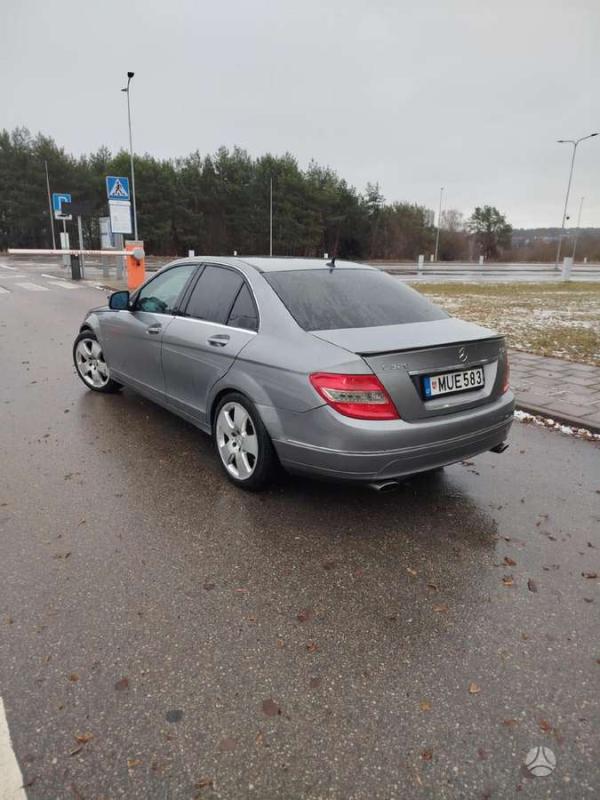 Grey Mercedes-Benz c-320 2008 in Vilnius, with an engine capacity of 2.99 L and mileage of 393 thousand km for 5000 €, photo 3 on AUTOMOTO.COM.LV