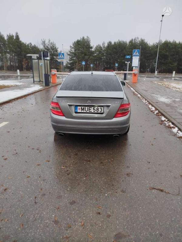 Grey Mercedes-Benz c-320 2008 in Vilnius, with an engine capacity of 2.99 L and mileage of 393 thousand km for 5000 €, photo 4 on AUTOMOTO.COM.LV