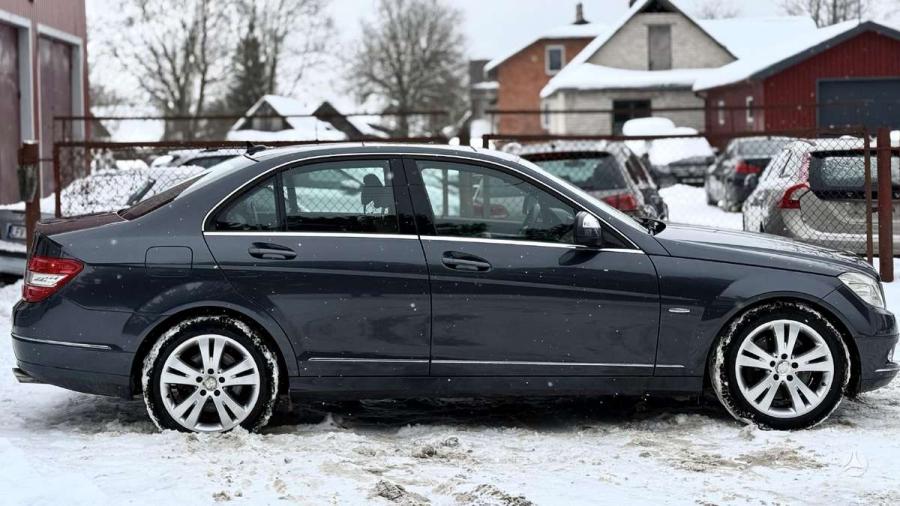 Pelēks Mercedes-Benz c-320 2008 Ukmergė, ar dzinēja tilpumu 2.99 L un nobraukumu 269 tūkst. km par 5500 €, foto 7 vietnē AUTOMOTO.COM.LV