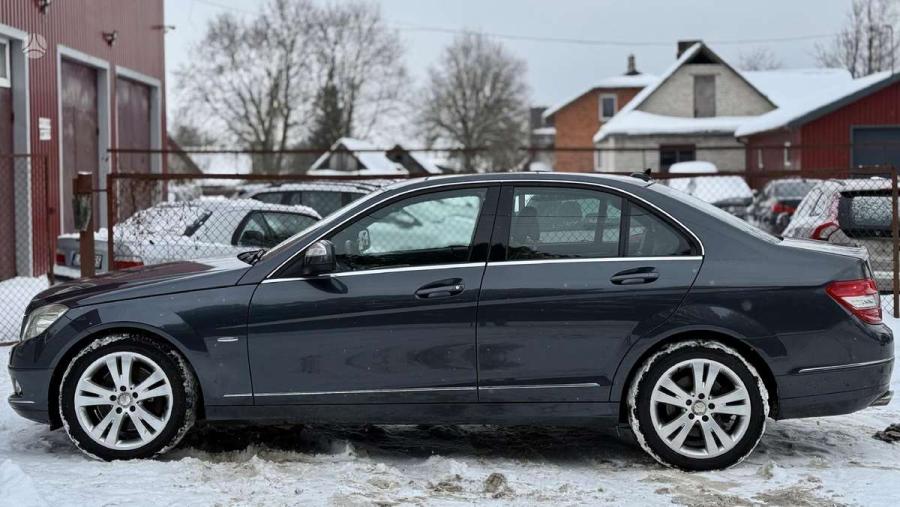 Pelēks Mercedes-Benz c-320 2008 Ukmergė, ar dzinēja tilpumu 2.99 L un nobraukumu 269 tūkst. km par 5500 €, foto 8 vietnē AUTOMOTO.COM.LV