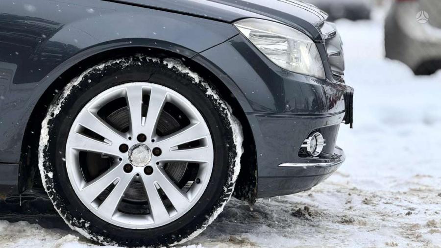 Pelēks Mercedes-Benz c-320 2008 Ukmergė, ar dzinēja tilpumu 2.99 L un nobraukumu 269 tūkst. km par 5500 €, foto 11 vietnē AUTOMOTO.COM.LV