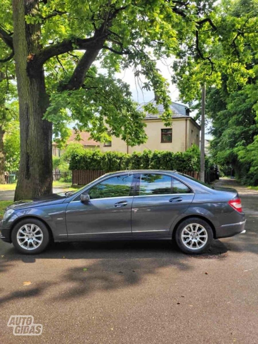 Pelēks Mercedes-Benz c-320 2008 Kauņa, ar dzinēja tilpumu 3.00 L un nobraukumu 480 tūkst. km par 3600 €, foto 3 vietnē AUTOMOTO.COM.LV