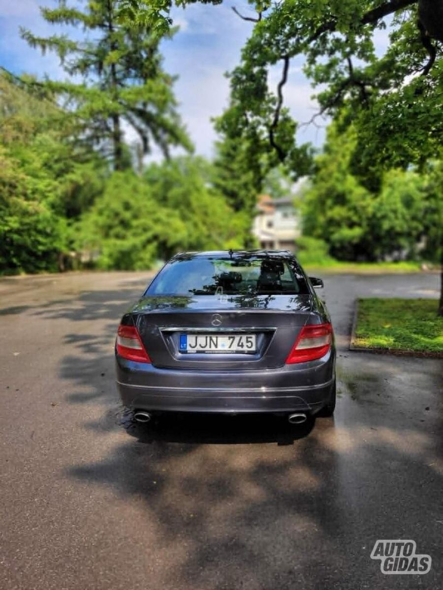 Pelēks Mercedes-Benz c-320 2008 Kauņa, ar dzinēja tilpumu 3.00 L un nobraukumu 480 tūkst. km par 3600 €, foto 4 vietnē AUTOMOTO.COM.LV