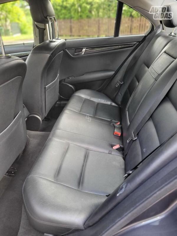 Pelēks Mercedes-Benz c-320 2008 Kauņa, ar dzinēja tilpumu 3.00 L un nobraukumu 480 tūkst. km par 3600 €, foto 6 vietnē AUTOMOTO.COM.LV