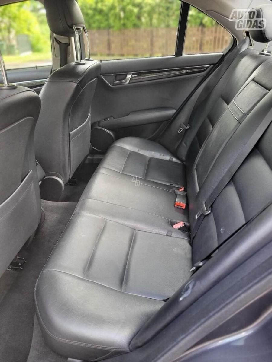 Pelēks Mercedes-Benz c-320 2008 Kauņa, ar dzinēja tilpumu 3.00 L un nobraukumu 480 tūkst. km par 3600 €, foto 7 vietnē AUTOMOTO.COM.LV