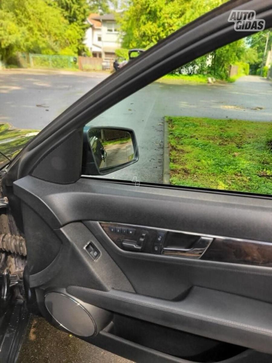 Pelēks Mercedes-Benz c-320 2008 Kauņa, ar dzinēja tilpumu 3.00 L un nobraukumu 480 tūkst. km par 3600 €, foto 12 vietnē AUTOMOTO.COM.LV