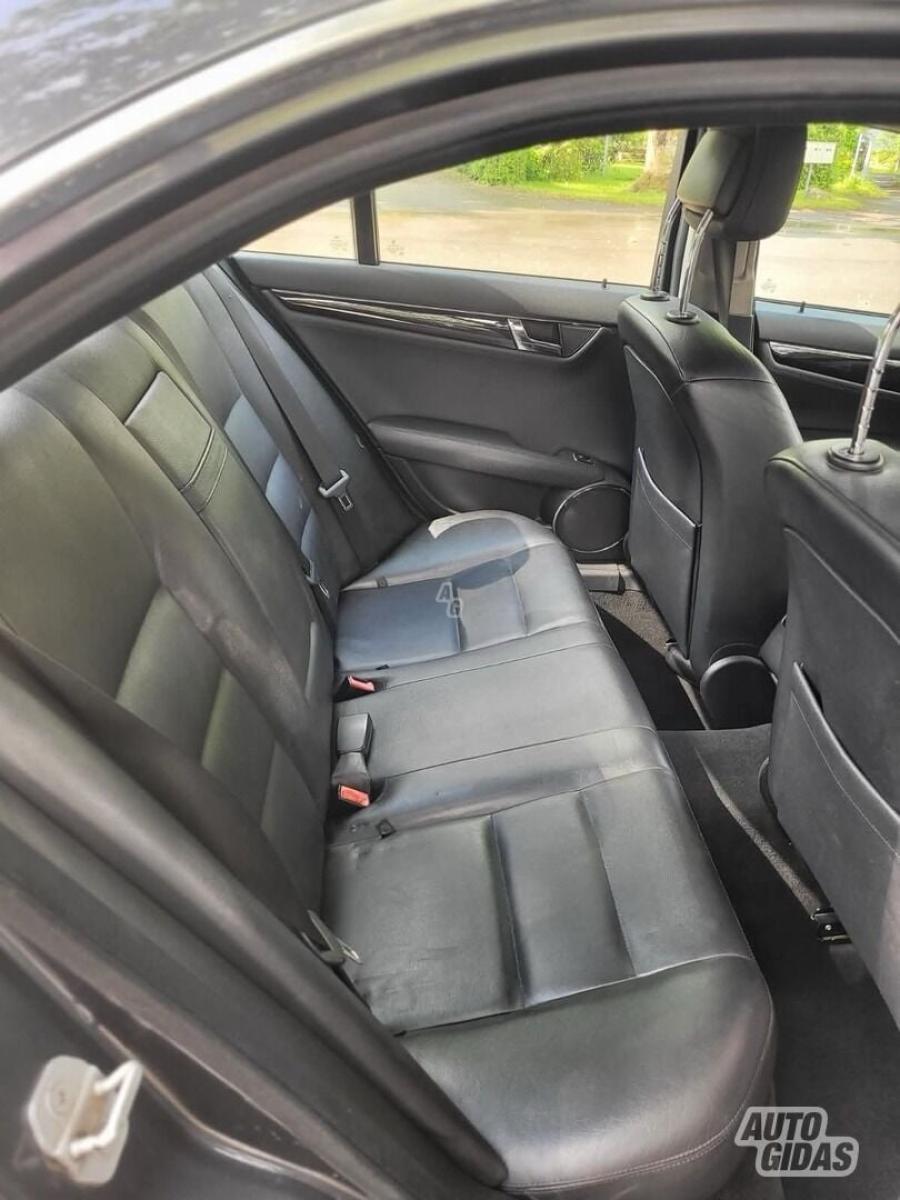 Pelēks Mercedes-Benz c-320 2008 Kauņa, ar dzinēja tilpumu 3.00 L un nobraukumu 480 tūkst. km par 3600 €, foto 13 vietnē AUTOMOTO.COM.LV