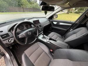 Grey Mercedes-Benz c-320 2008 in Ventspils, with an engine capacity of 3.00 L and mileage of 319 thousand km for 4990 €, photo 9 on AUTOMOTO.COM.LV