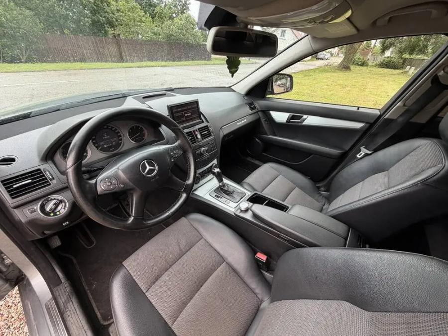 Grey Mercedes-Benz c-320 2008 in Ventspils, with an engine capacity of 3.00 L and mileage of 319 thousand km for 4990 €, photo 9 on AUTOMOTO.COM.LV