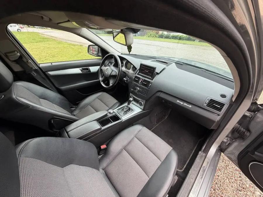 Grey Mercedes-Benz c-320 2008 in Ventspils, with an engine capacity of 3.00 L and mileage of 319 thousand km for 4990 €, photo 11 on AUTOMOTO.COM.LV