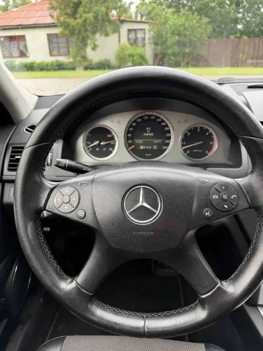 Grey Mercedes-Benz c-320 2008 in Ventspils, with an engine capacity of 3.00 L and mileage of 319 thousand km for 4990 €, photo 17 on AUTOMOTO.COM.LV