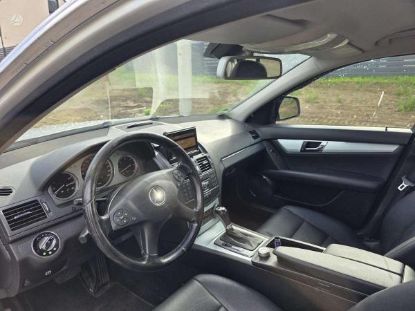 Grey Mercedes-Benz c-320 2008 in Vilnius, with an engine capacity of 2.99 L and mileage of 248 thousand km for 5600 €, photo 3 on AUTOMOTO.COM.LV