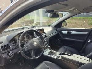 Pelēks Mercedes-Benz c-320 2008 Viļņa, ar dzinēja tilpumu 2.99 L un nobraukumu 248 tūkst. km par 5600 €, foto 4 vietnē AUTOMOTO.COM.LV