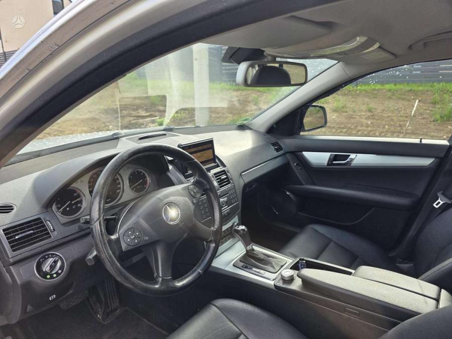 Pelēks Mercedes-Benz c-320 2008 Viļņa, ar dzinēja tilpumu 2.99 L un nobraukumu 248 tūkst. km par 5600 €, foto 4 vietnē AUTOMOTO.COM.LV