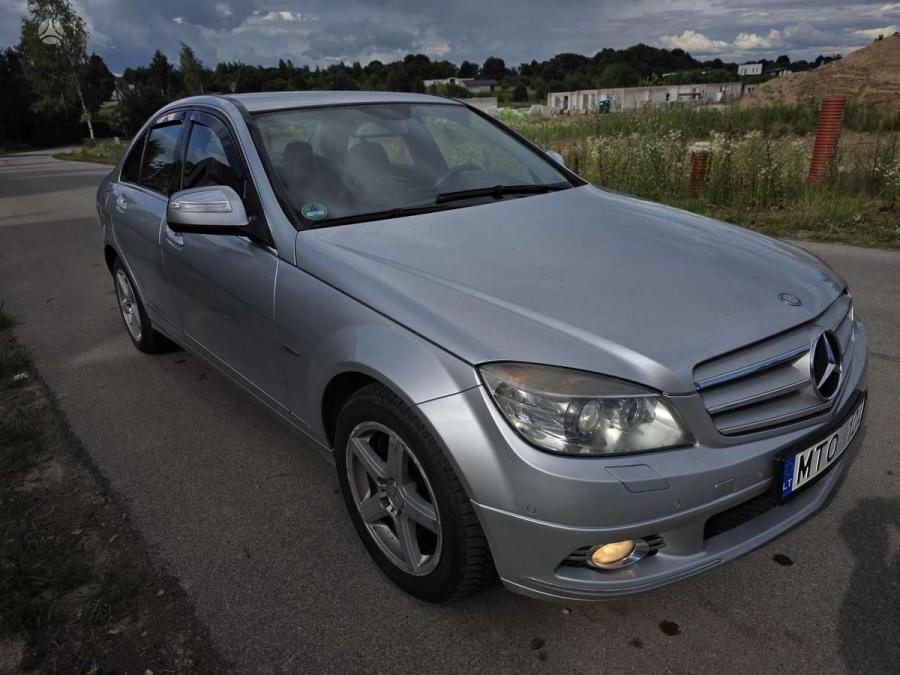 Pelēks Mercedes-Benz c-320 2008 Viļņa, ar dzinēja tilpumu 2.99 L un nobraukumu 248 tūkst. km par 5600 €, foto 5 vietnē AUTOMOTO.COM.LV