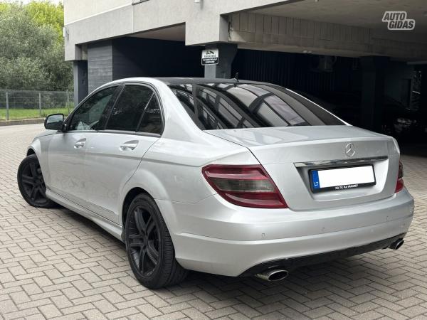 Pelēks Mercedes-Benz c-320 2008 Kauņa, ar dzinēja tilpumu 3.00 L un nobraukumu 300 tūkst. km par 2650 €, foto 3 vietnē AUTOMOTO.COM.LV