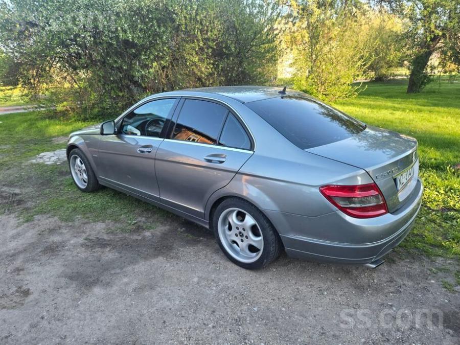 Pelēks Mercedes-Benz c-320 2008 Ventspils, ar dzinēja tilpumu 3.00 L un nobraukumu 301 tūkst. km par 4000 €, foto 1 vietnē AUTOMOTO.COM.LV