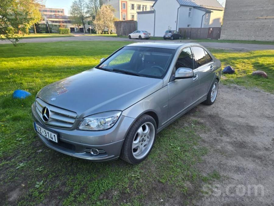Pelēks Mercedes-Benz c-320 2008 Ventspils, ar dzinēja tilpumu 3.00 L un nobraukumu 301 tūkst. km par 4000 €, foto 3 vietnē AUTOMOTO.COM.LV