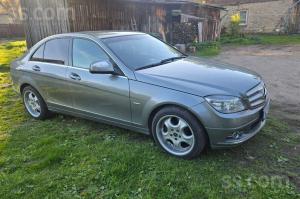 Pelēks Mercedes-Benz c-320 2008 Ventspils, ar dzinēja tilpumu 3.00 L un nobraukumu 301 tūkst. km par 4000 €, foto 5 vietnē AUTOMOTO.COM.LV