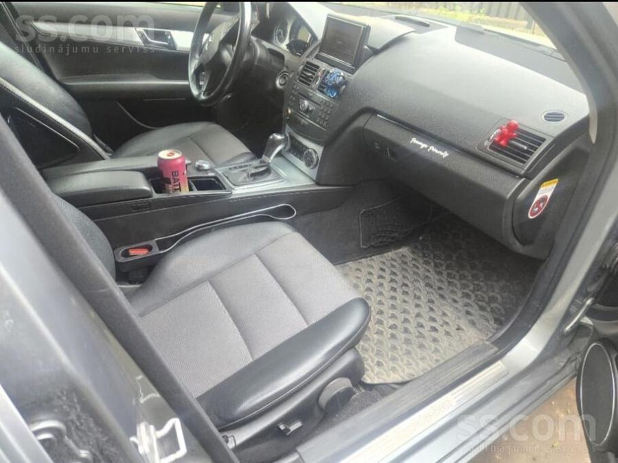 Pelēks Mercedes-Benz c-320 2008 Ventspils, ar dzinēja tilpumu 3.00 L un nobraukumu 301 tūkst. km par 4000 €, foto 6 vietnē AUTOMOTO.COM.LV