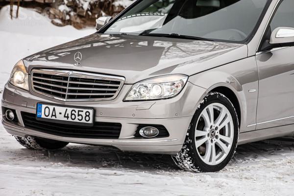 Pelēks Mercedes-Benz c-320 2009 Tukums, ar dzinēja tilpumu 3.00 L un nobraukumu 0 tūkst. km par 6390 €, foto 2 vietnē AUTOMOTO.COM.LV