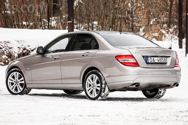 Pelēks Mercedes-Benz c-320 2009 Tukums, ar dzinēja tilpumu 3.00 L un nobraukumu 0 tūkst. km par 6390 €, foto 4 vietnē AUTOMOTO.COM.LV