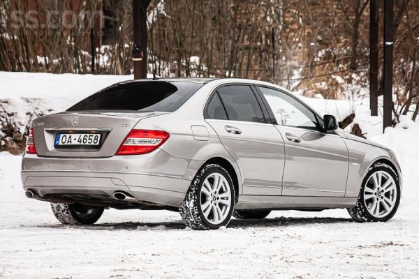 Pelēks Mercedes-Benz c-320 2009 Tukums, ar dzinēja tilpumu 3.00 L un nobraukumu 0 tūkst. km par 6390 €, foto 8 vietnē AUTOMOTO.COM.LV