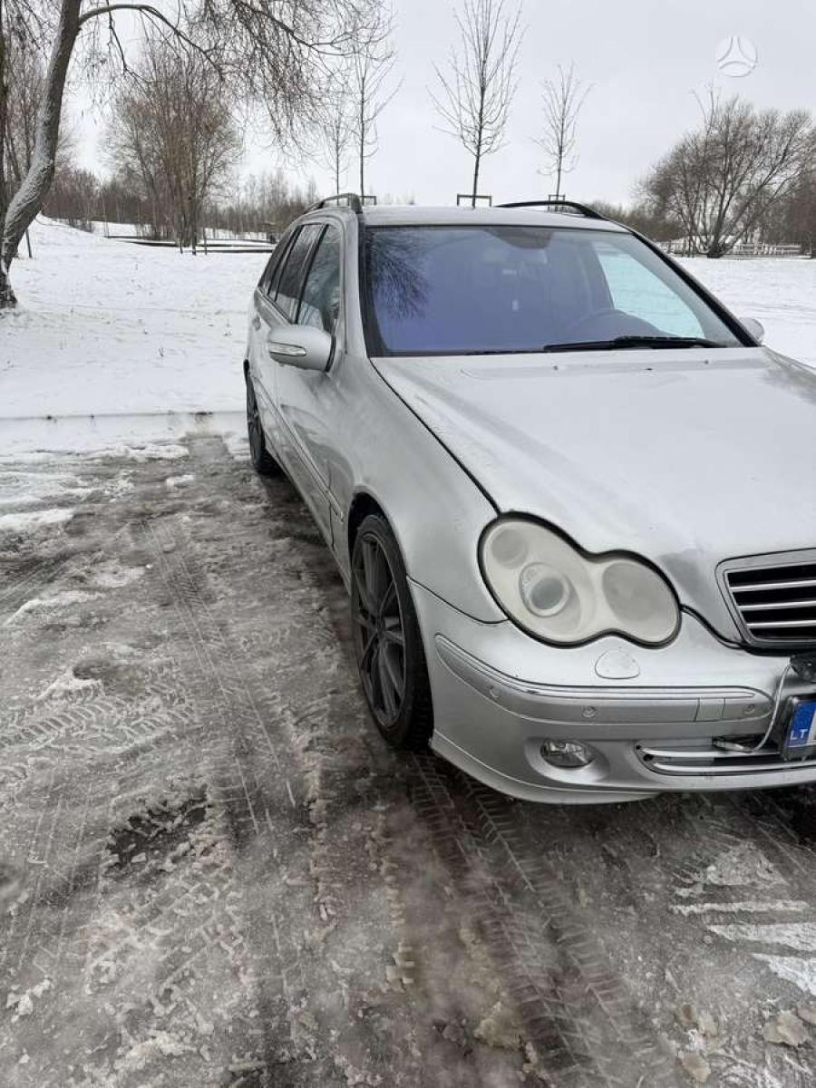 Grey Mercedes-Benz c-320 2006 in Panevezys, with an engine capacity of 3.20 L and mileage of 401 thousand km for 2300 €, photo 1 on AUTOMOTO.COM.LV