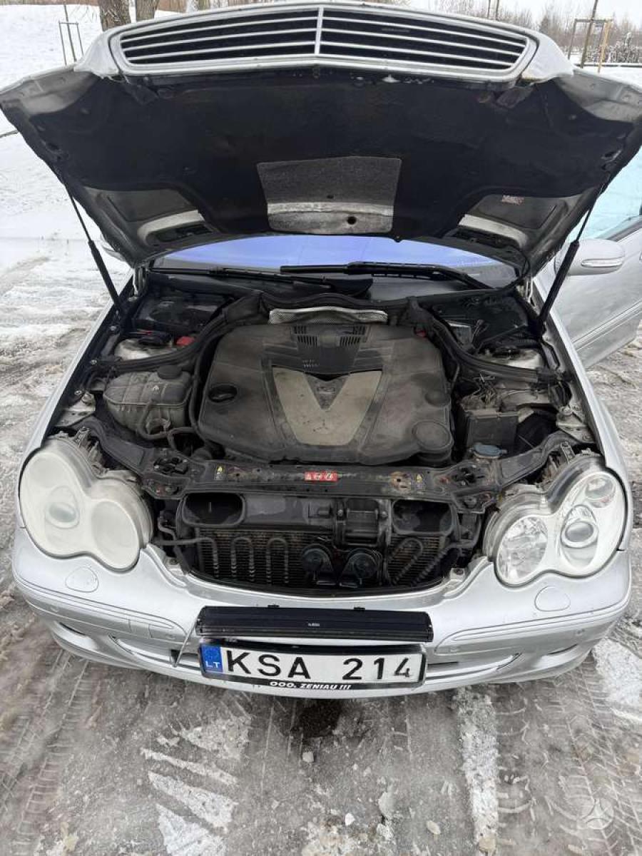 Grey Mercedes-Benz c-320 2006 in Panevezys, with an engine capacity of 3.20 L and mileage of 401 thousand km for 2300 €, photo 8 on AUTOMOTO.COM.LV