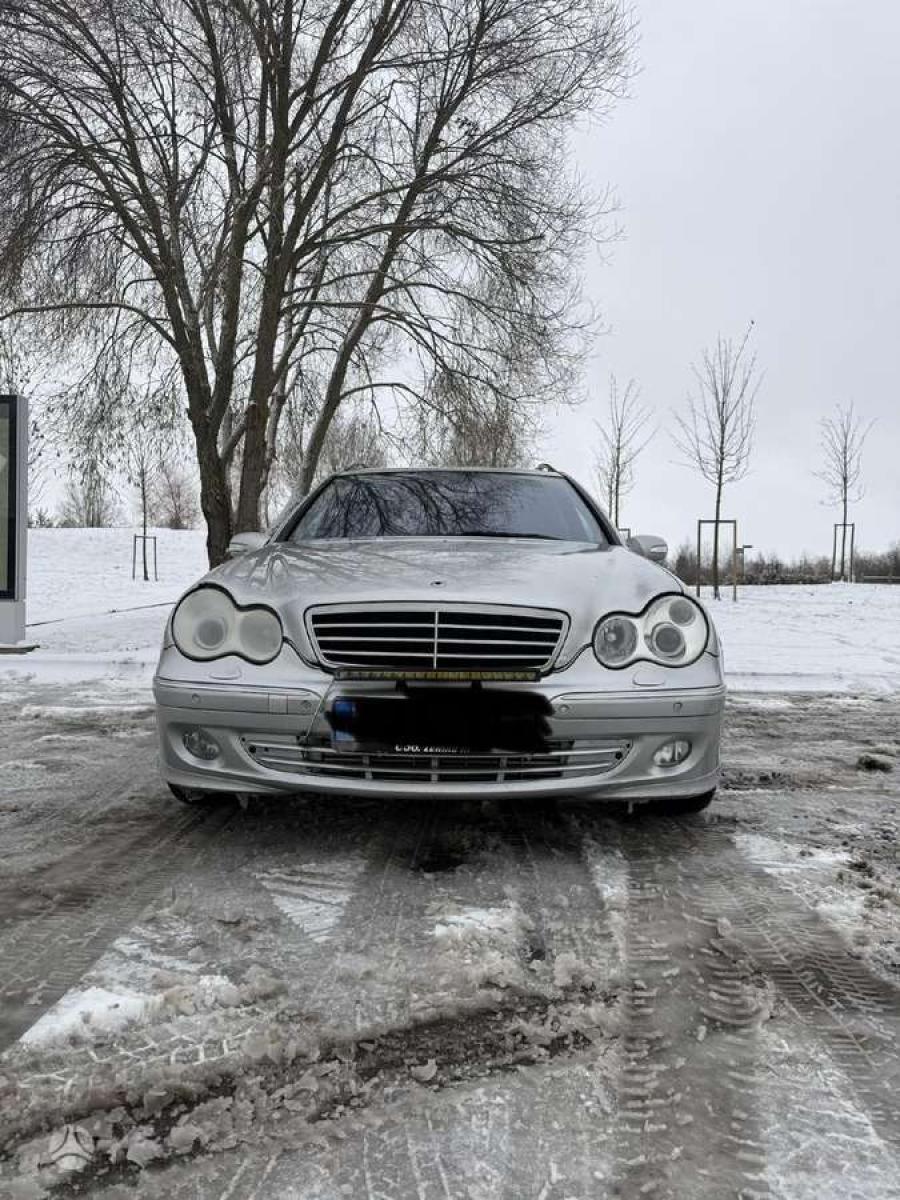Grey Mercedes-Benz c-320 2006 in Panevezys, with an engine capacity of 3.20 L and mileage of 401 thousand km for 2300 €, photo 10 on AUTOMOTO.COM.LV