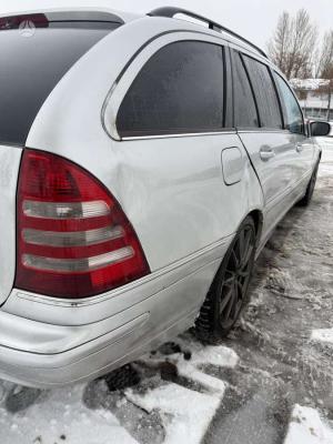 Grey Mercedes-Benz c-320 2006 in Panevezys, with an engine capacity of 3.20 L and mileage of 401 thousand km for 2300 €, photo 13 on AUTOMOTO.COM.LV