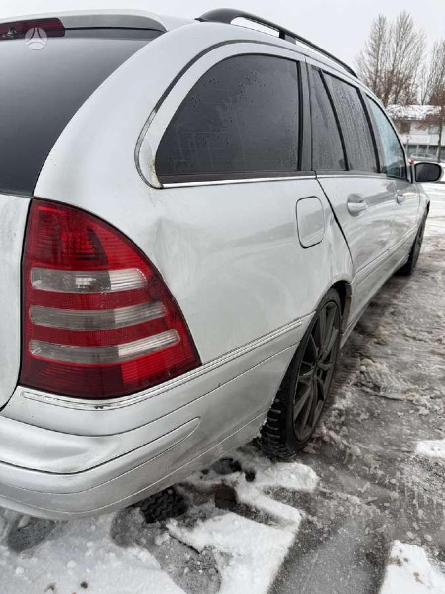 Grey Mercedes-Benz c-320 2006 in Panevezys, with an engine capacity of 3.20 L and mileage of 401 thousand km for 2300 €, photo 13 on AUTOMOTO.COM.LV