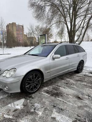 Grey Mercedes-Benz c-320 2006 in Panevezys, with an engine capacity of 3.20 L and mileage of 401 thousand km for 2300 €, photo 18 on AUTOMOTO.COM.LV