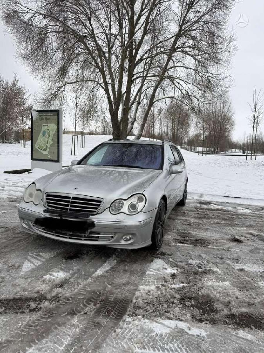 Grey Mercedes-Benz c-320 2006 in Panevezys, with an engine capacity of 3.20 L and mileage of 401 thousand km for 2300 €, photo 19 on AUTOMOTO.COM.LV