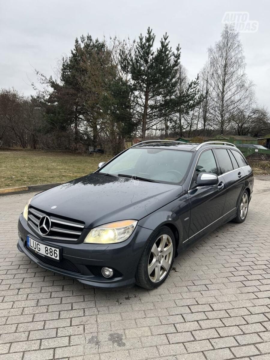 Grey Mercedes-Benz c-320 2007 in Vilnius, with an engine capacity of 3.00 L and mileage of 331 thousand km for 3900 €, photo 3 on AUTOMOTO.COM.LV