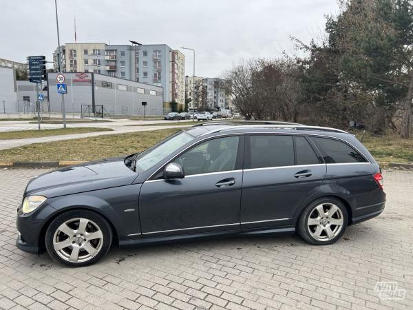 Pelēks Mercedes-Benz c-320 2007 Viļņa, ar dzinēja tilpumu 3.00 L un nobraukumu 331 tūkst. km par 3900 €, foto 4 vietnē AUTOMOTO.COM.LV