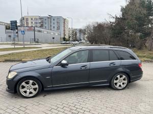 Grey Mercedes-Benz c-320 2007 in Vilnius, with an engine capacity of 3.00 L and mileage of 331 thousand km for 3900 €, photo 4 on AUTOMOTO.COM.LV