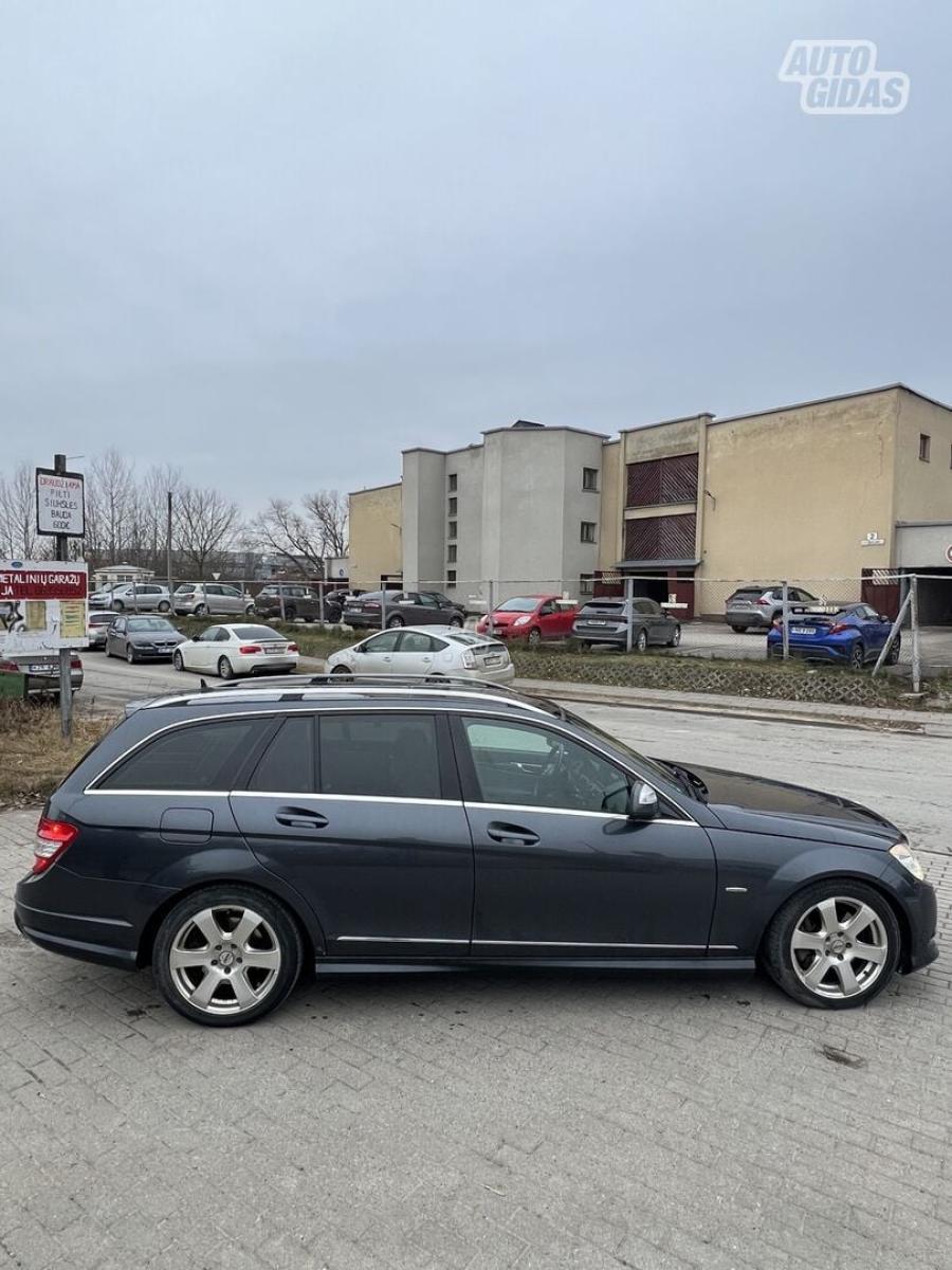 Grey Mercedes-Benz c-320 2007 in Vilnius, with an engine capacity of 3.00 L and mileage of 331 thousand km for 3900 €, photo 5 on AUTOMOTO.COM.LV