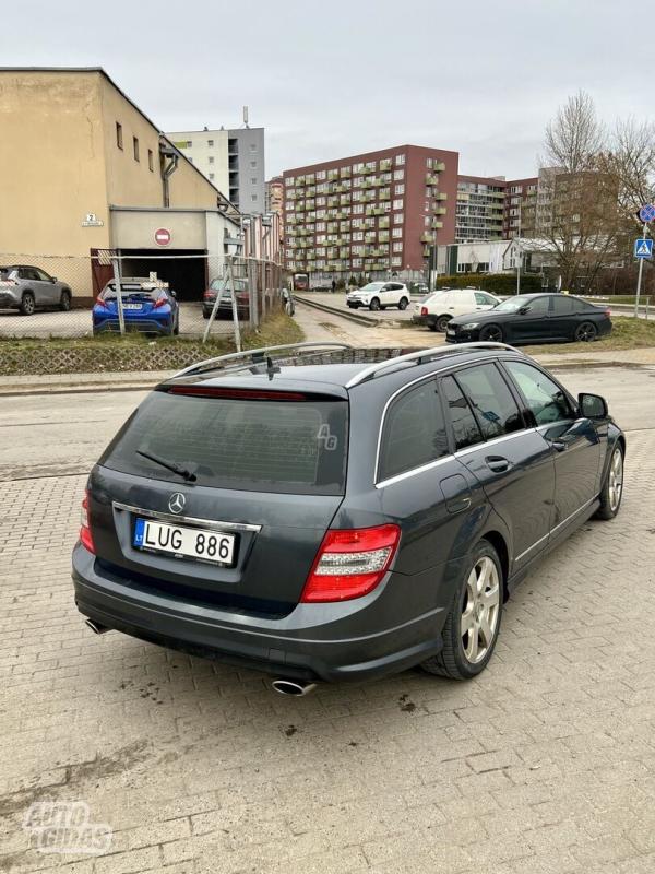 Pelēks Mercedes-Benz c-320 2007 Viļņa, ar dzinēja tilpumu 3.00 L un nobraukumu 331 tūkst. km par 3900 €, foto 6 vietnē AUTOMOTO.COM.LV