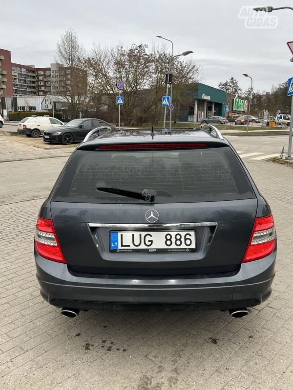 Pelēks Mercedes-Benz c-320 2007 Viļņa, ar dzinēja tilpumu 3.00 L un nobraukumu 331 tūkst. km par 3900 €, foto 7 vietnē AUTOMOTO.COM.LV